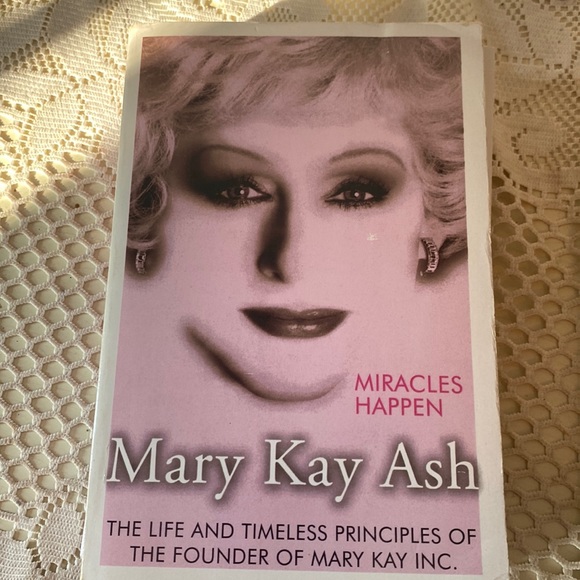 Mary Kay | Other | Used Paperback Book Mary Kay Miracles Happen By Mary ...
